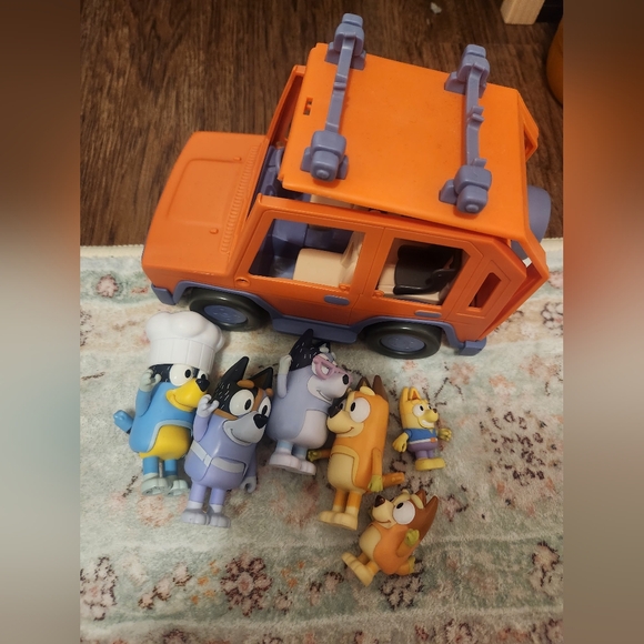 Bluey | Toys | Bluey Car And 6 Characters | Poshmark